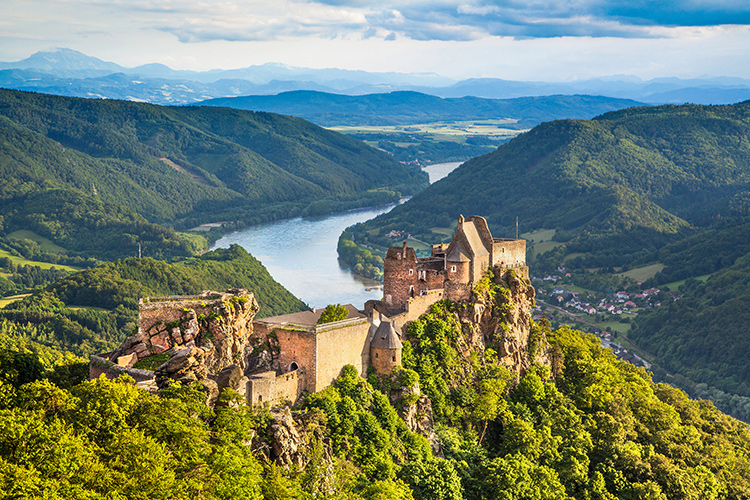 Globus Escorted Coach Tours & Travel to Europe | AMA Travel